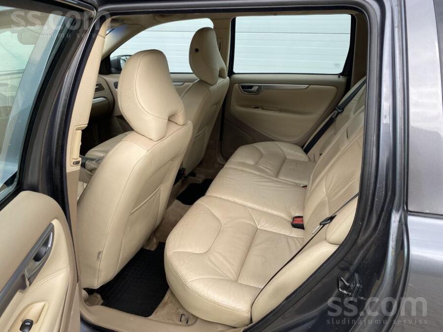 Grey Volvo V70 2006 in Balvi, with an engine capacity of 2.40 L and mileage of 351 thousand km for 2440 €, photo 18 on AUTOMOTO.COM.LV