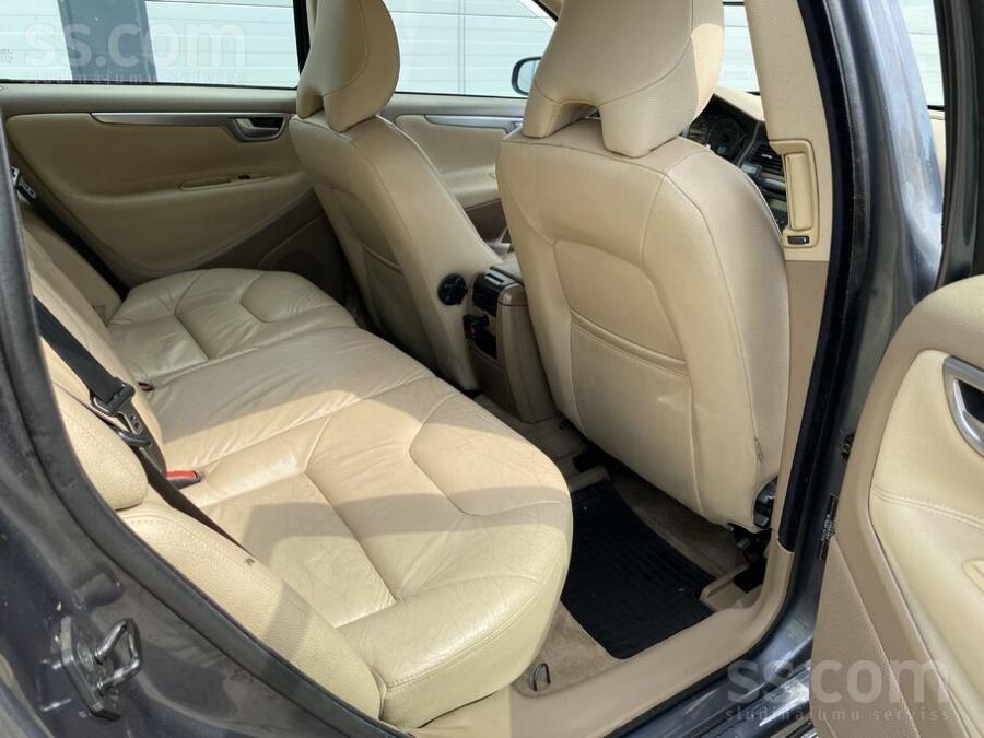 Grey Volvo V70 2006 in Balvi, with an engine capacity of 2.40 L and mileage of 351 thousand km for 2440 €, photo 20 on AUTOMOTO.COM.LV