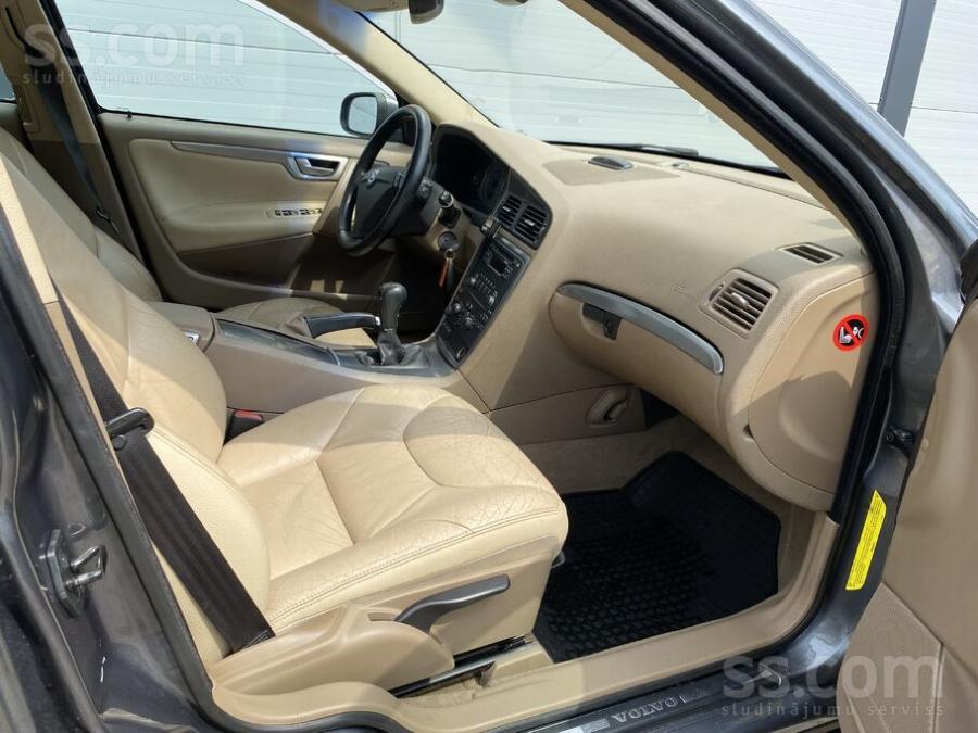 Grey Volvo V70 2006 in Balvi, with an engine capacity of 2.40 L and mileage of 351 thousand km for 2440 €, photo 21 on AUTOMOTO.COM.LV