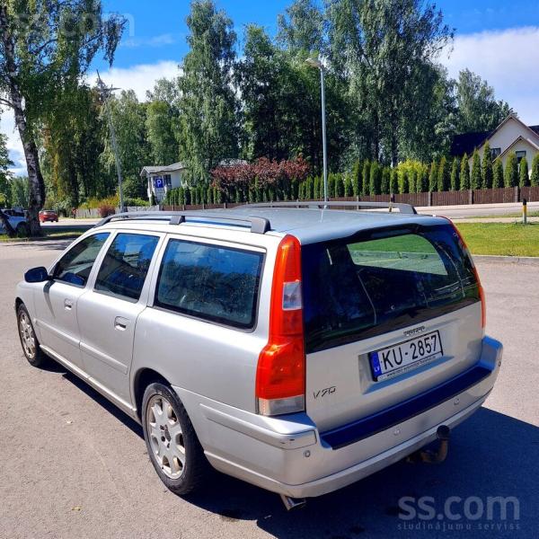 Grey Volvo V70 2006 in Riga, with an engine capacity of 2.40 L and mileage of 371 thousand km for 2300 €, photo 4 on AUTOMOTO.COM.LV
