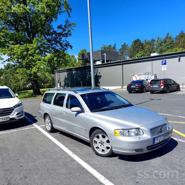 Pelēks Volvo V70 2006 Rīga, ar dzinēja tilpumu 2.40 L un nobraukumu 371 tūkst. km par 2300 €, foto 2 vietnē AUTOMOTO.COM.LV