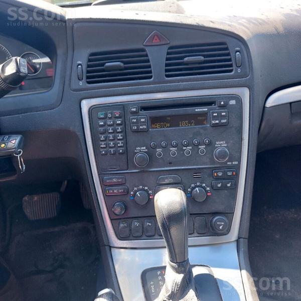 Pelēks Volvo V70 2006 Rīga, ar dzinēja tilpumu 2.40 L un nobraukumu 371 tūkst. km par 2300 €, foto 6 vietnē AUTOMOTO.COM.LV