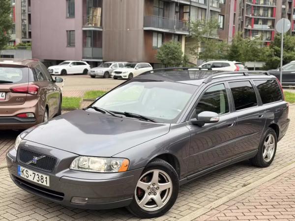 Pelēks Volvo V70 2006 Rīga, ar dzinēja tilpumu 2.40 L un nobraukumu 295 tūkst. km par 2990 €, foto 1 vietnē AUTOMOTO.COM.LV