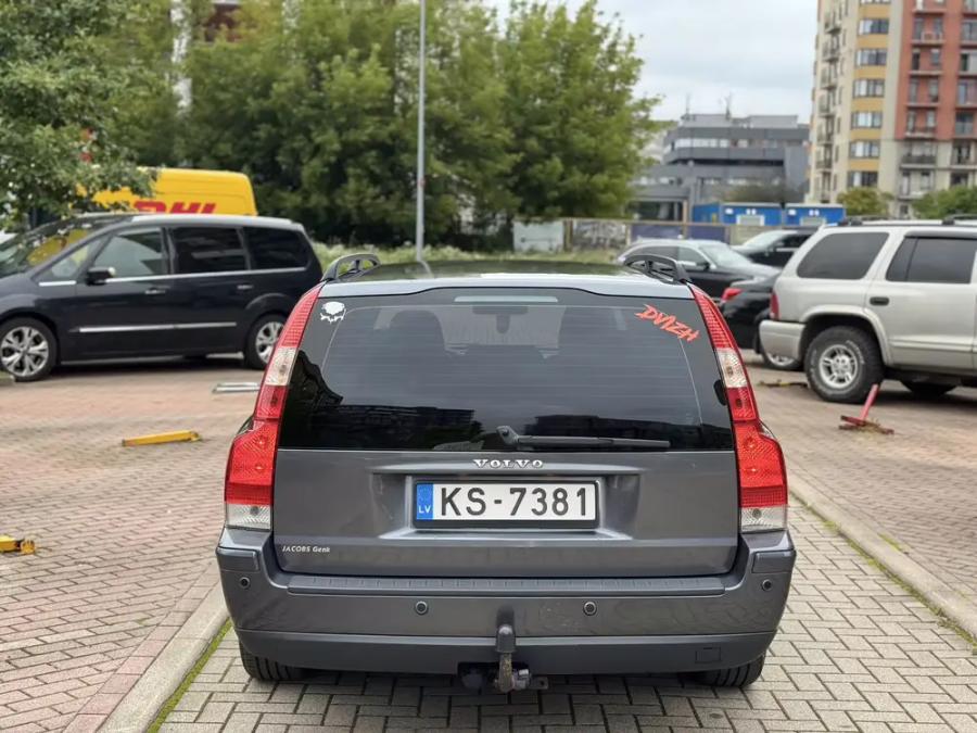 Grey Volvo V70 2006 in Riga, with an engine capacity of 2.40 L and mileage of 295 thousand km for 2990 €, photo 4 on AUTOMOTO.COM.LV