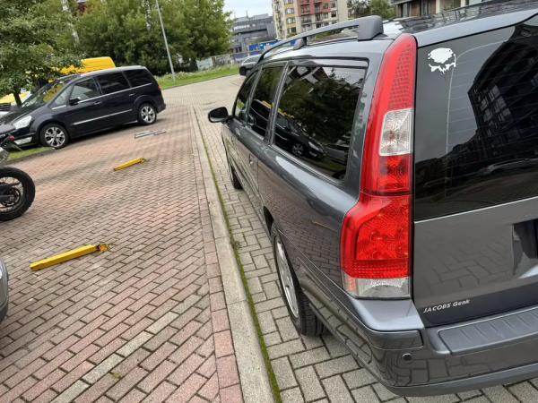 Pelēks Volvo V70 2006 Rīga, ar dzinēja tilpumu 2.40 L un nobraukumu 295 tūkst. km par 2990 €, foto 4 vietnē AUTOMOTO.COM.LV