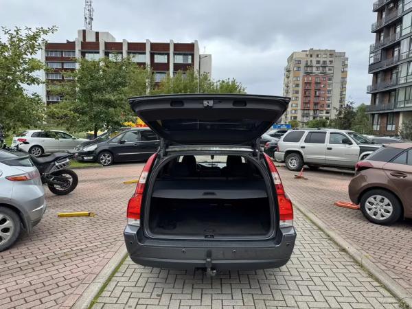Pelēks Volvo V70 2006 Rīga, ar dzinēja tilpumu 2.40 L un nobraukumu 295 tūkst. km par 2990 €, foto 6 vietnē AUTOMOTO.COM.LV