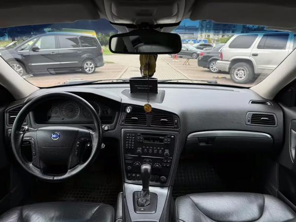 Pelēks Volvo V70 2006 Rīga, ar dzinēja tilpumu 2.40 L un nobraukumu 295 tūkst. km par 2990 €, foto 9 vietnē AUTOMOTO.COM.LV