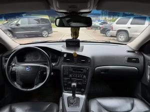 Grey Volvo V70 2006 in Riga, with an engine capacity of 2.40 L and mileage of 295 thousand km for 2990 €, photo 10 on AUTOMOTO.COM.LV