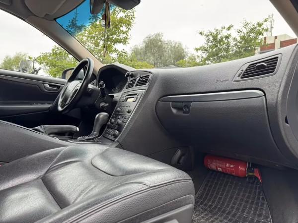 Pelēks Volvo V70 2006 Rīga, ar dzinēja tilpumu 2.40 L un nobraukumu 295 tūkst. km par 2990 €, foto 10 vietnē AUTOMOTO.COM.LV