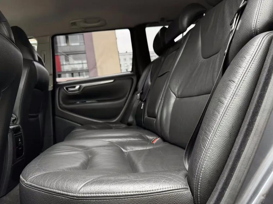Grey Volvo V70 2006 in Riga, with an engine capacity of 2.40 L and mileage of 295 thousand km for 2990 €, photo 12 on AUTOMOTO.COM.LV