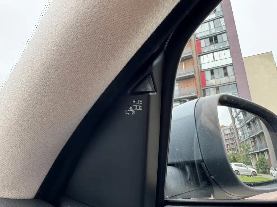 Grey Volvo V70 2006 in Riga, with an engine capacity of 2.40 L and mileage of 295 thousand km for 2990 €, photo 13 on AUTOMOTO.COM.LV