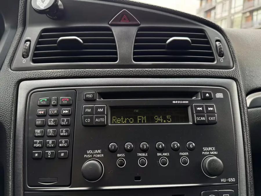 Grey Volvo V70 2006 in Riga, with an engine capacity of 2.40 L and mileage of 295 thousand km for 2990 €, photo 16 on AUTOMOTO.COM.LV