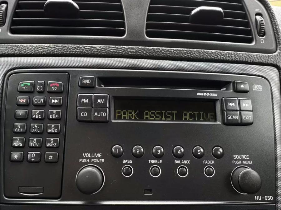 Grey Volvo V70 2006 in Riga, with an engine capacity of 2.40 L and mileage of 295 thousand km for 2990 €, photo 17 on AUTOMOTO.COM.LV