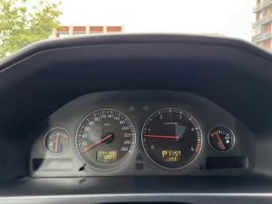 Grey Volvo V70 2006 in Riga, with an engine capacity of 2.40 L and mileage of 295 thousand km for 2990 €, photo 21 on AUTOMOTO.COM.LV