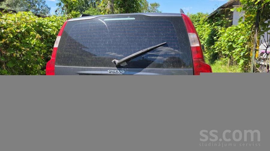 Grey Volvo V70 2006 in Riga, with an engine capacity of 2.40 L and mileage of 352 thousand km for 1400 €, photo 3 on AUTOMOTO.COM.LV