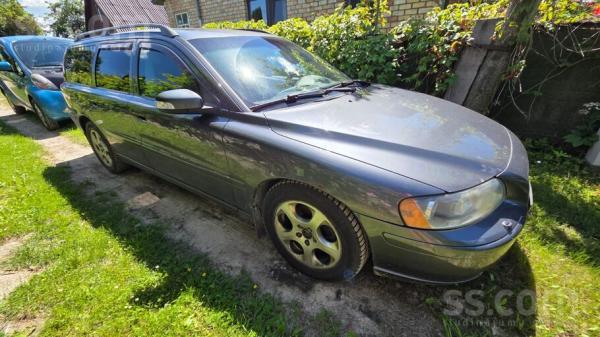 Grey Volvo V70 2006 in Riga, with an engine capacity of 2.40 L and mileage of 352 thousand km for 1400 €, photo 3 on AUTOMOTO.COM.LV