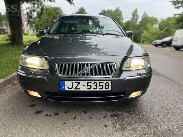 Серый Вольво В70 2006 в Резекне, объемом двигателя 2.40 л и пробегом 270 тыс. км за 3350 €, фото 1 на AUTOMOTO.COM.LV