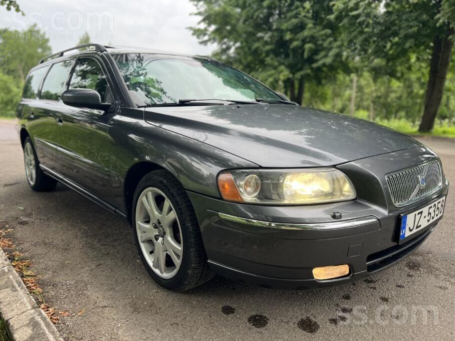Grey Volvo V70 2006 in Rezekne, with an engine capacity of 2.40 L and mileage of 270 thousand km for 3350 €, photo 4 on AUTOMOTO.COM.LV