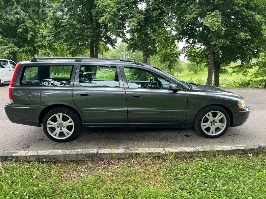 Grey Volvo V70 2006 in Rezekne, with an engine capacity of 2.40 L and mileage of 270 thousand km for 3350 €, photo 6 on AUTOMOTO.COM.LV