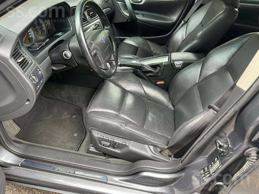 Grey Volvo V70 2006 in Rezekne, with an engine capacity of 2.40 L and mileage of 270 thousand km for 3350 €, photo 9 on AUTOMOTO.COM.LV