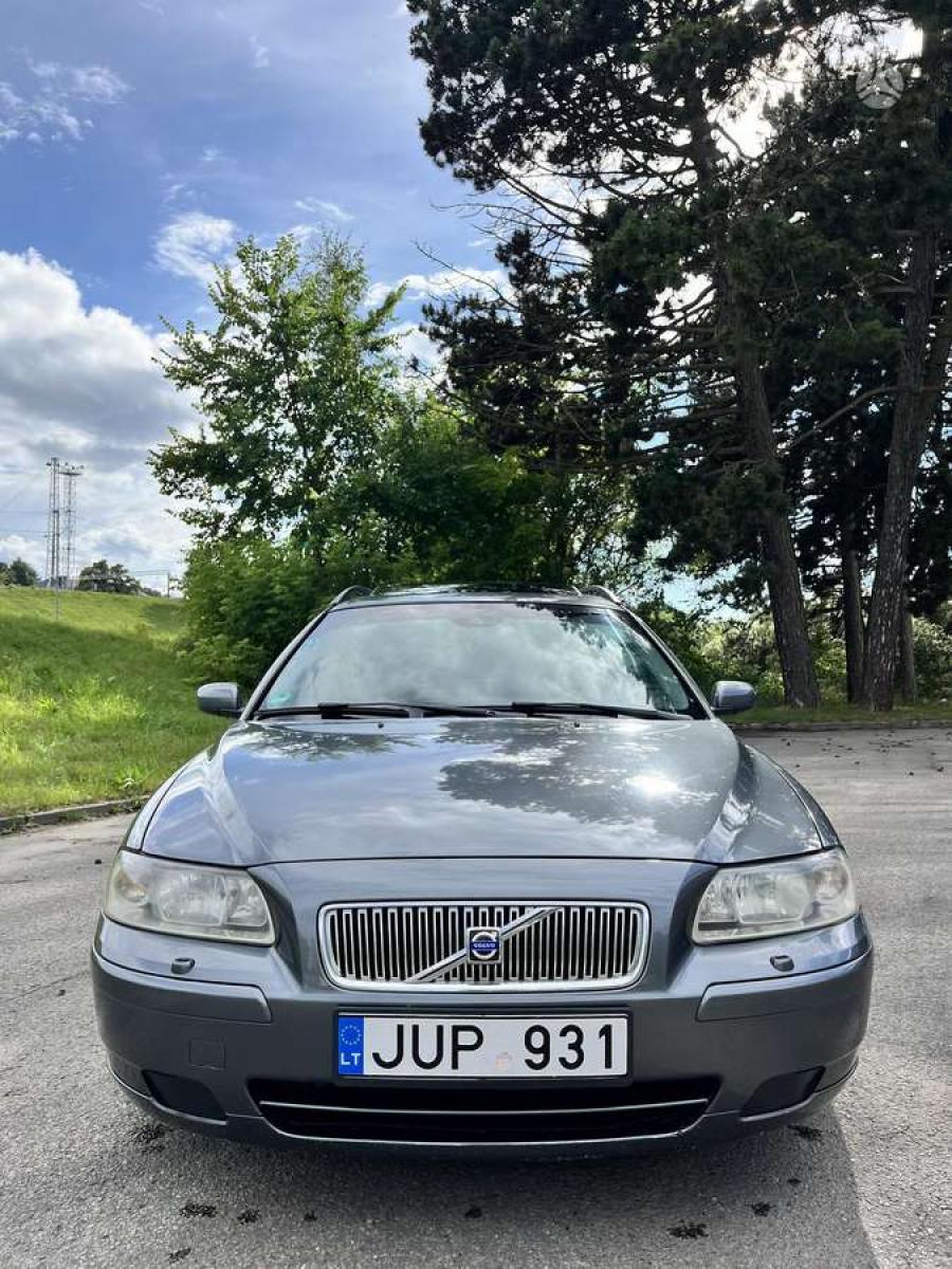 Pelēks Volvo V70 2006 Viļņa, ar dzinēja tilpumu 2.40 L un nobraukumu 400 tūkst. km par 1950 €, foto 3 vietnē AUTOMOTO.COM.LV