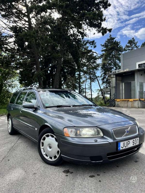 Pelēks Volvo V70 2006 Viļņa, ar dzinēja tilpumu 2.40 L un nobraukumu 400 tūkst. km par 1950 €, foto 3 vietnē AUTOMOTO.COM.LV