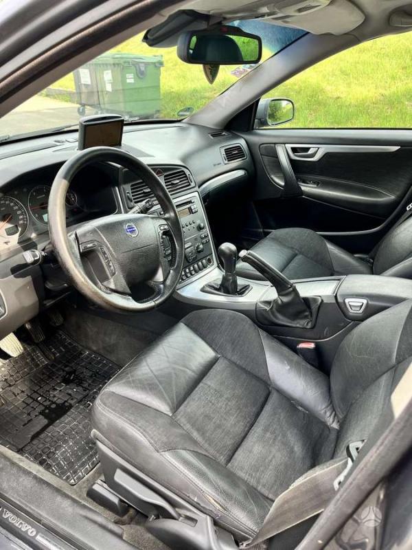 Pelēks Volvo V70 2006 Viļņa, ar dzinēja tilpumu 2.40 L un nobraukumu 400 tūkst. km par 1950 €, foto 9 vietnē AUTOMOTO.COM.LV