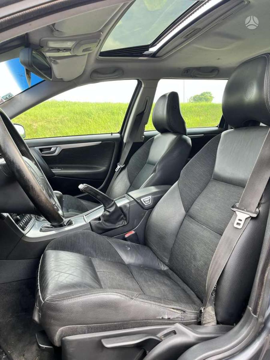 Pelēks Volvo V70 2006 Viļņa, ar dzinēja tilpumu 2.40 L un nobraukumu 400 tūkst. km par 1950 €, foto 11 vietnē AUTOMOTO.COM.LV