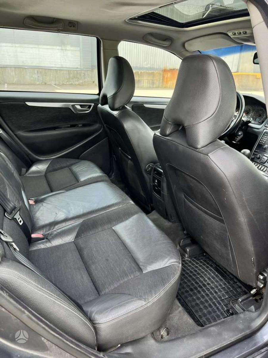 Pelēks Volvo V70 2006 Viļņa, ar dzinēja tilpumu 2.40 L un nobraukumu 400 tūkst. km par 1950 €, foto 14 vietnē AUTOMOTO.COM.LV