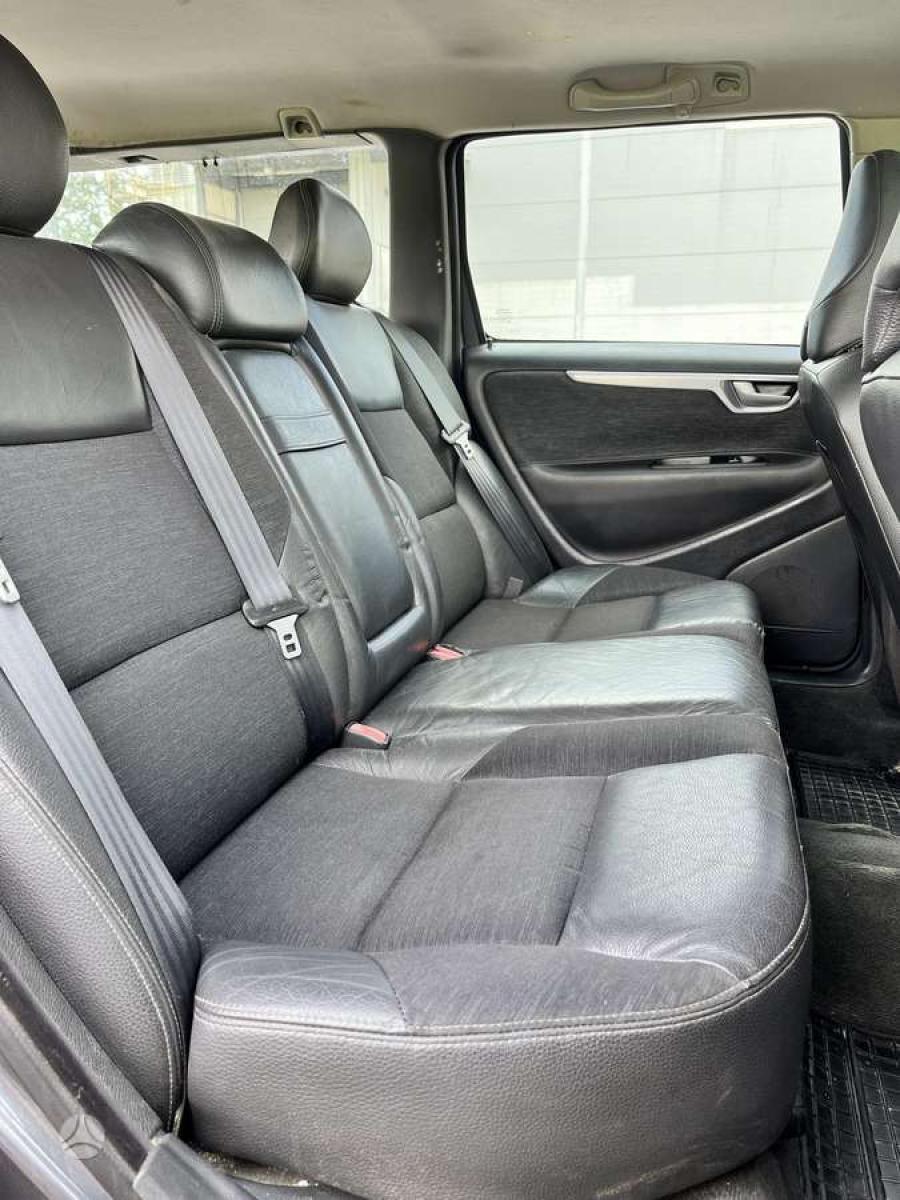 Pelēks Volvo V70 2006 Viļņa, ar dzinēja tilpumu 2.40 L un nobraukumu 400 tūkst. km par 1950 €, foto 15 vietnē AUTOMOTO.COM.LV