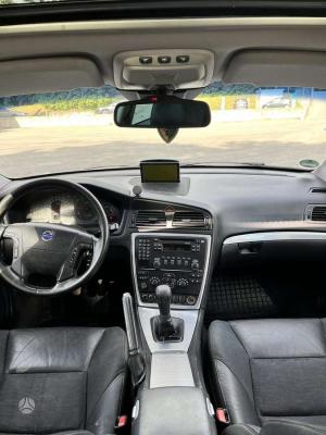 Pelēks Volvo V70 2006 Viļņa, ar dzinēja tilpumu 2.40 L un nobraukumu 400 tūkst. km par 1950 €, foto 16 vietnē AUTOMOTO.COM.LV