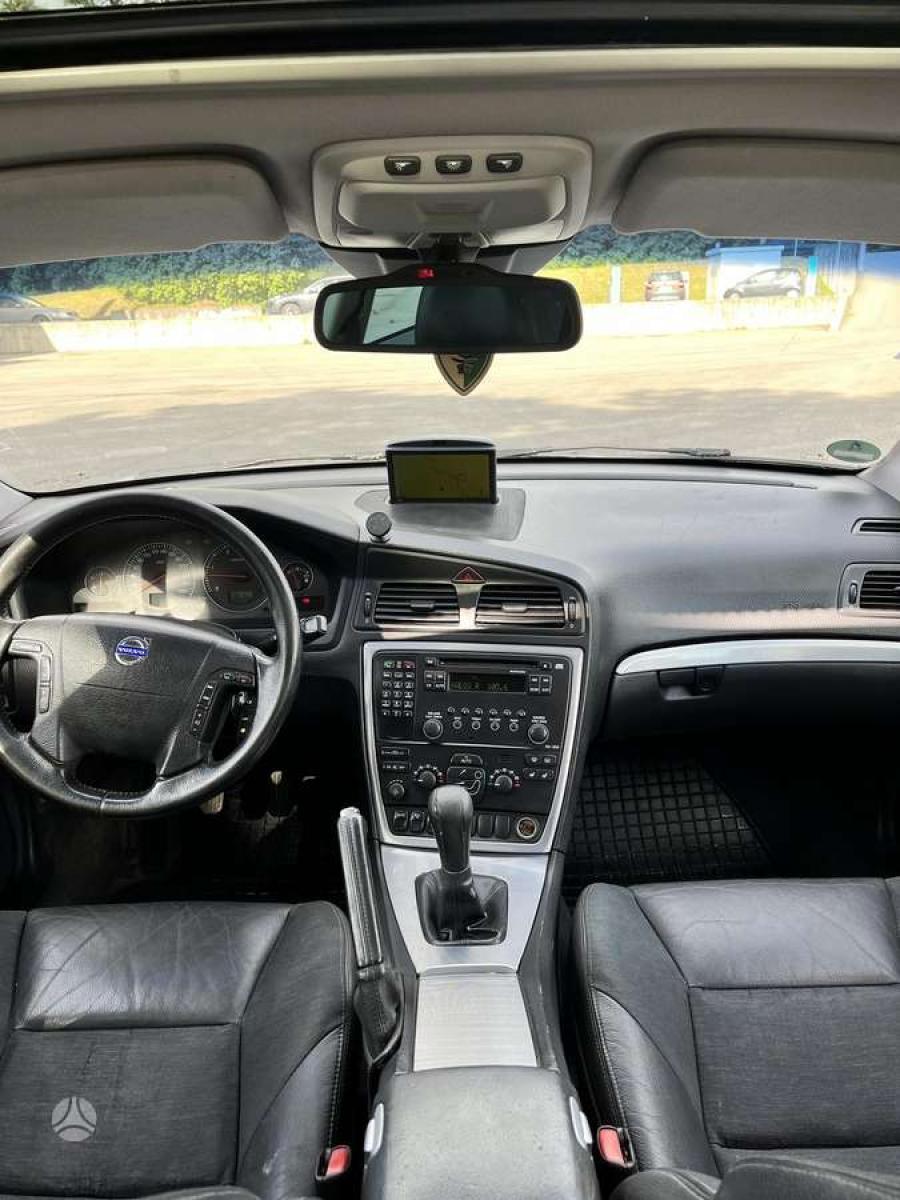 Pelēks Volvo V70 2006 Viļņa, ar dzinēja tilpumu 2.40 L un nobraukumu 400 tūkst. km par 1950 €, foto 16 vietnē AUTOMOTO.COM.LV
