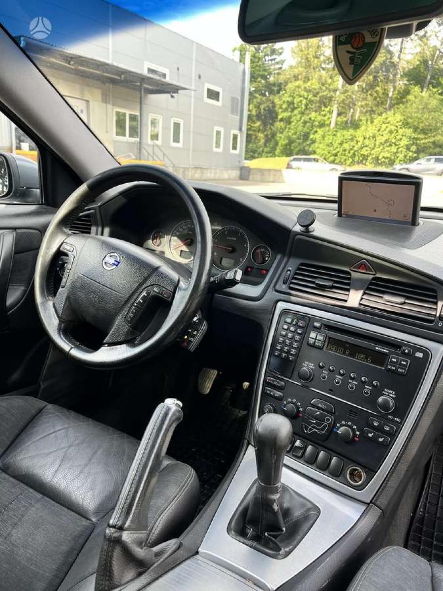 Pelēks Volvo V70 2006 Viļņa, ar dzinēja tilpumu 2.40 L un nobraukumu 400 tūkst. km par 1950 €, foto 17 vietnē AUTOMOTO.COM.LV