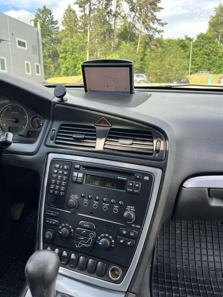 Pelēks Volvo V70 2006 Viļņa, ar dzinēja tilpumu 2.40 L un nobraukumu 400 tūkst. km par 1950 €, foto 18 vietnē AUTOMOTO.COM.LV