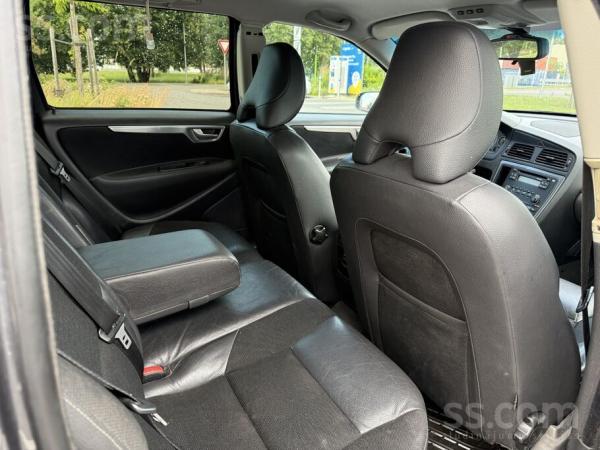 Grey Volvo V70 2006 in Riga, with an engine capacity of 2.40 L and mileage of 0 thousand km for 1450 €, photo 5 on AUTOMOTO.COM.LV