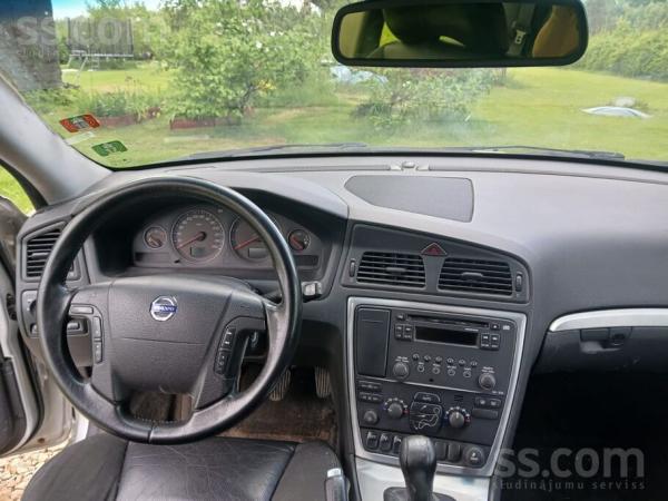 Pelēks Volvo V70 2006 Jelgava, ar dzinēja tilpumu 2.40 L un nobraukumu 0 tūkst. km par 1400 €, foto 6 vietnē AUTOMOTO.COM.LV