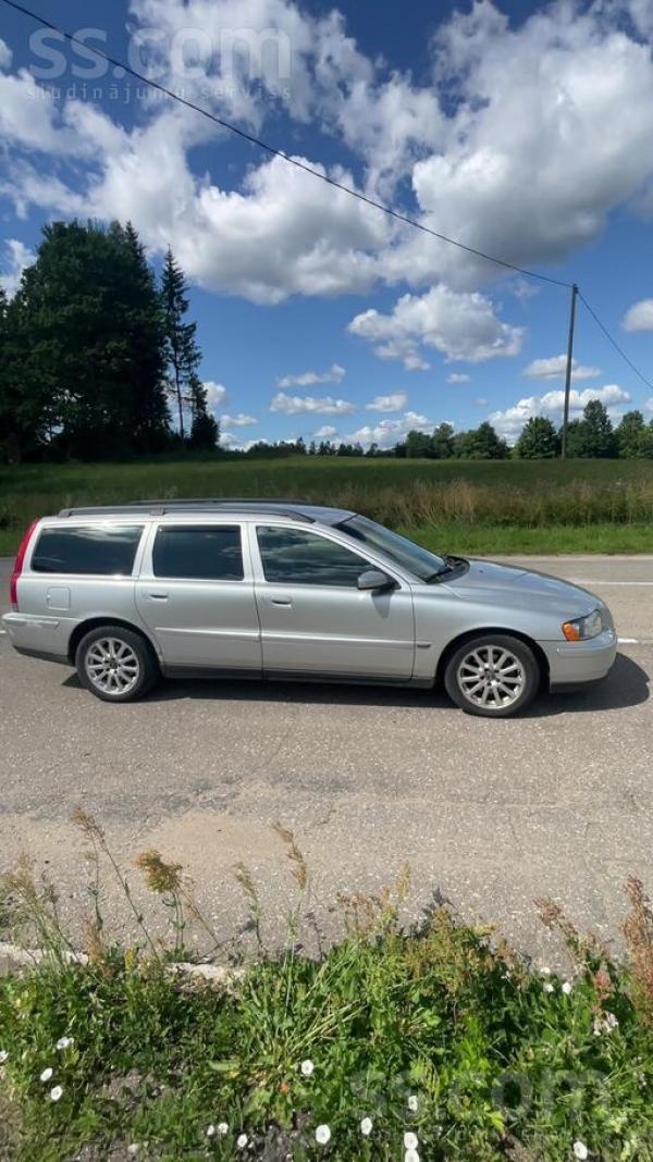 Grey Volvo V70 2006 in Rezekne, with an engine capacity of 2.40 L and mileage of 445 thousand km for 1350 €, photo 3 on AUTOMOTO.COM.LV