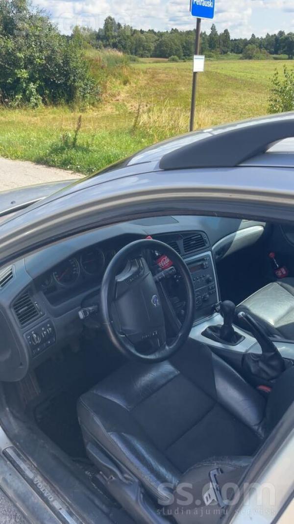 Grey Volvo V70 2006 in Rezekne, with an engine capacity of 2.40 L and mileage of 445 thousand km for 1350 €, photo 5 on AUTOMOTO.COM.LV