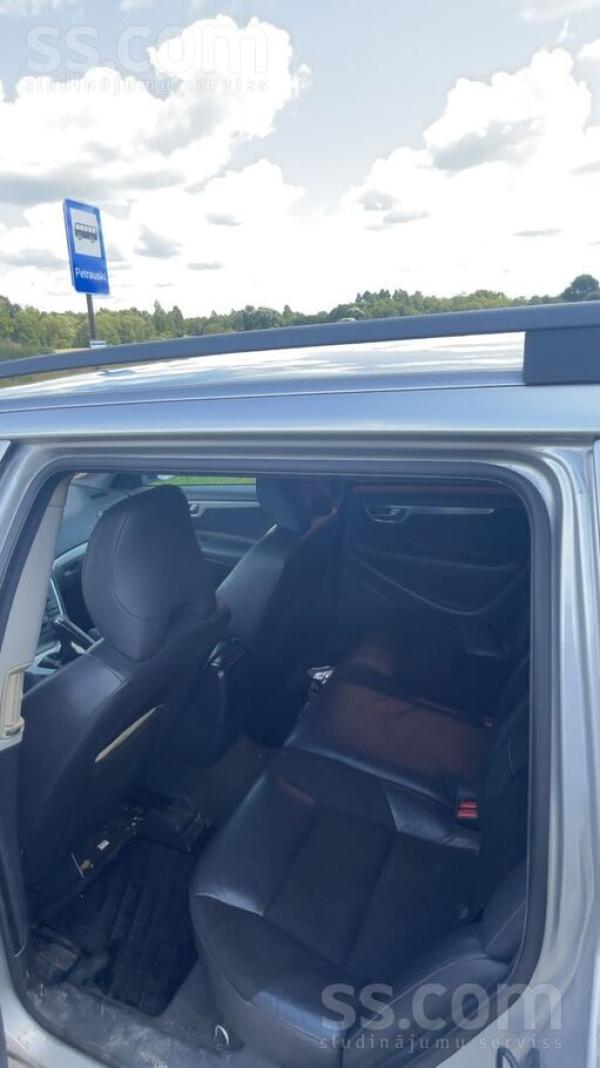 Grey Volvo V70 2006 in Rezekne, with an engine capacity of 2.40 L and mileage of 445 thousand km for 1350 €, photo 7 on AUTOMOTO.COM.LV