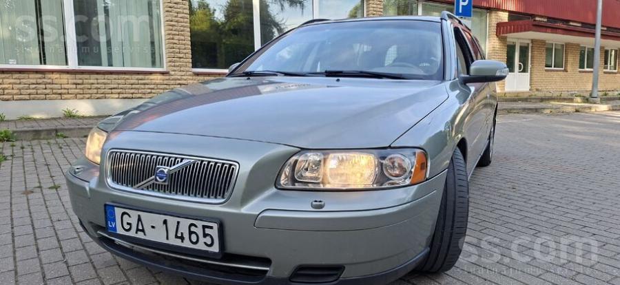 Grey Volvo V70 2006 in Daugavpils, with an engine capacity of 2.40 L and mileage of 376 thousand km for 1700 €, photo 3 on AUTOMOTO.COM.LV