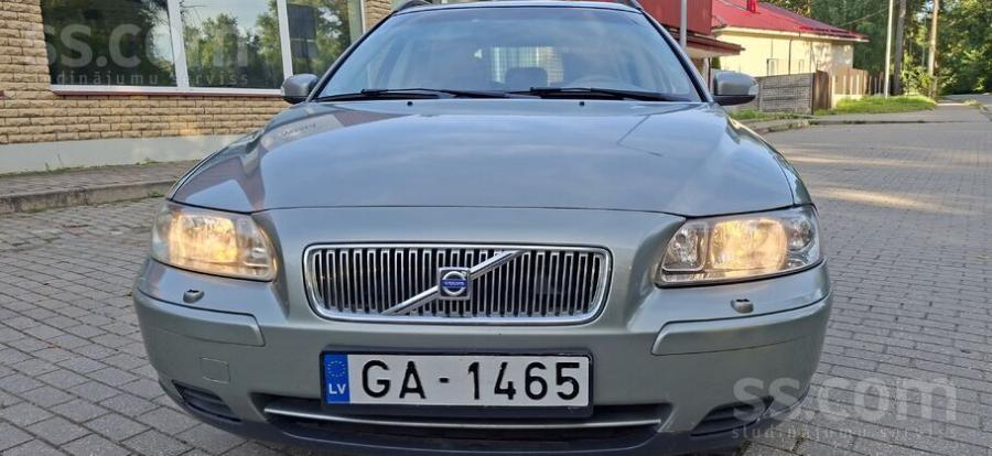 Grey Volvo V70 2006 in Daugavpils, with an engine capacity of 2.40 L and mileage of 376 thousand km for 1700 €, photo 4 on AUTOMOTO.COM.LV