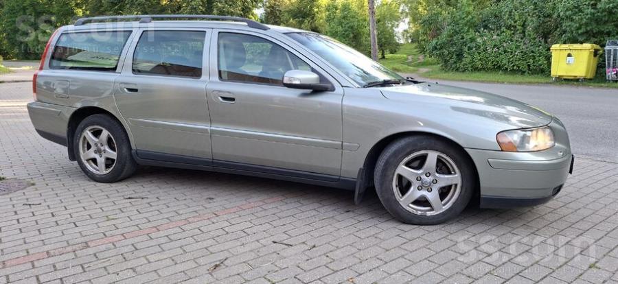 Grey Volvo V70 2006 in Daugavpils, with an engine capacity of 2.40 L and mileage of 376 thousand km for 1700 €, photo 6 on AUTOMOTO.COM.LV