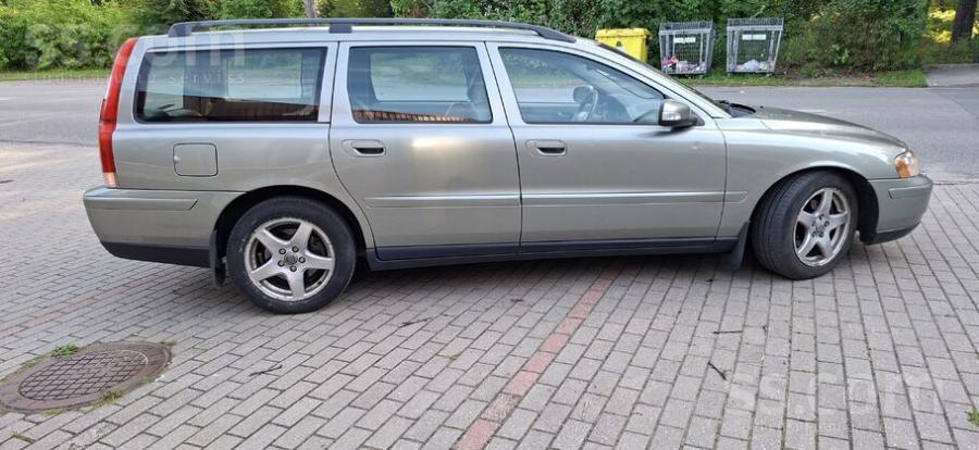 Grey Volvo V70 2006 in Daugavpils, with an engine capacity of 2.40 L and mileage of 376 thousand km for 1700 €, photo 7 on AUTOMOTO.COM.LV