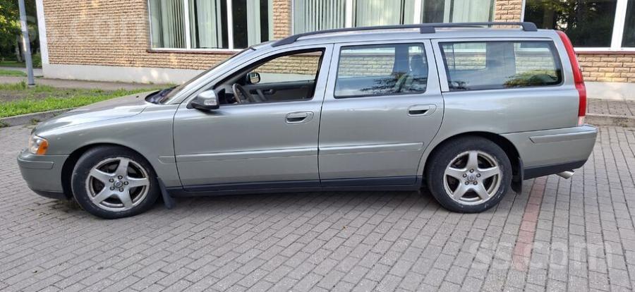 Grey Volvo V70 2006 in Daugavpils, with an engine capacity of 2.40 L and mileage of 376 thousand km for 1700 €, photo 11 on AUTOMOTO.COM.LV
