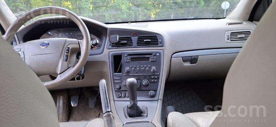 Grey Volvo V70 2006 in Daugavpils, with an engine capacity of 2.40 L and mileage of 376 thousand km for 1700 €, photo 24 on AUTOMOTO.COM.LV