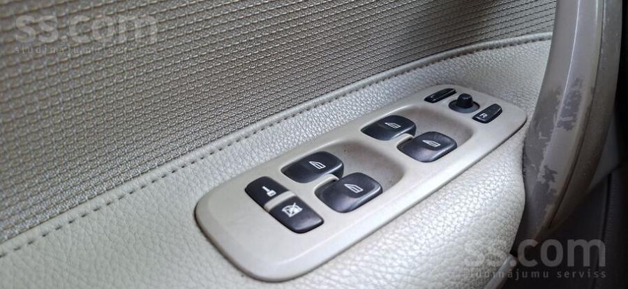 Grey Volvo V70 2006 in Daugavpils, with an engine capacity of 2.40 L and mileage of 376 thousand km for 1700 €, photo 27 on AUTOMOTO.COM.LV