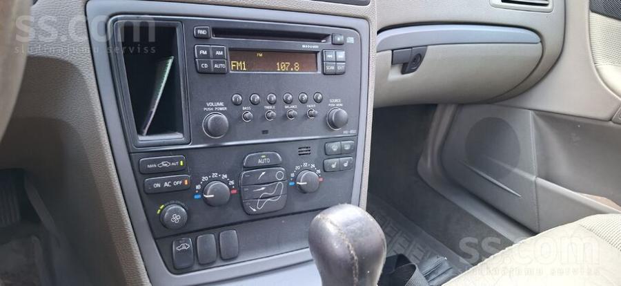 Grey Volvo V70 2006 in Daugavpils, with an engine capacity of 2.40 L and mileage of 376 thousand km for 1700 €, photo 28 on AUTOMOTO.COM.LV