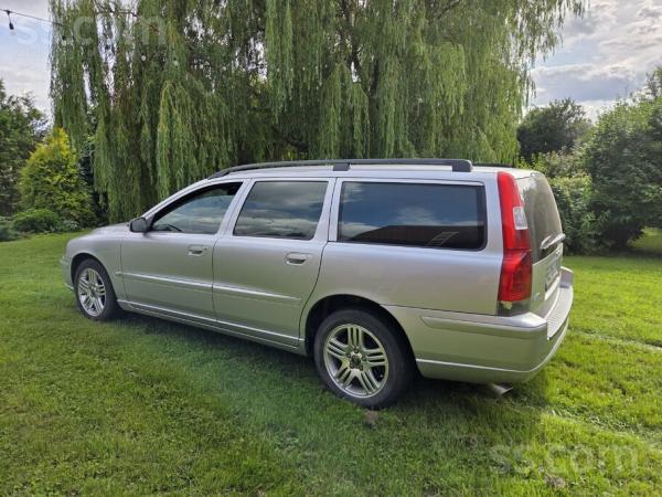 Pelēks Volvo V70 2006 Tukums, ar dzinēja tilpumu 2.40 L un nobraukumu 343 tūkst. km par 2699 €, foto 5 vietnē AUTOMOTO.COM.LV