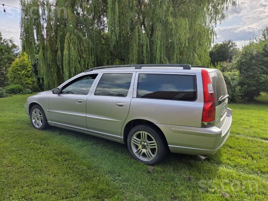 Grey Volvo V70 2006 in Tukums, with an engine capacity of 2.40 L and mileage of 343 thousand km for 2699 €, photo 6 on AUTOMOTO.COM.LV