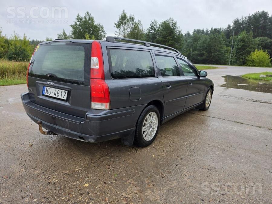 Серый Вольво В70 2006 в Даугавпилс, объемом двигателя 2.40 л и пробегом 300 тыс. км за 1450 €, фото 4 на AUTOMOTO.COM.LV